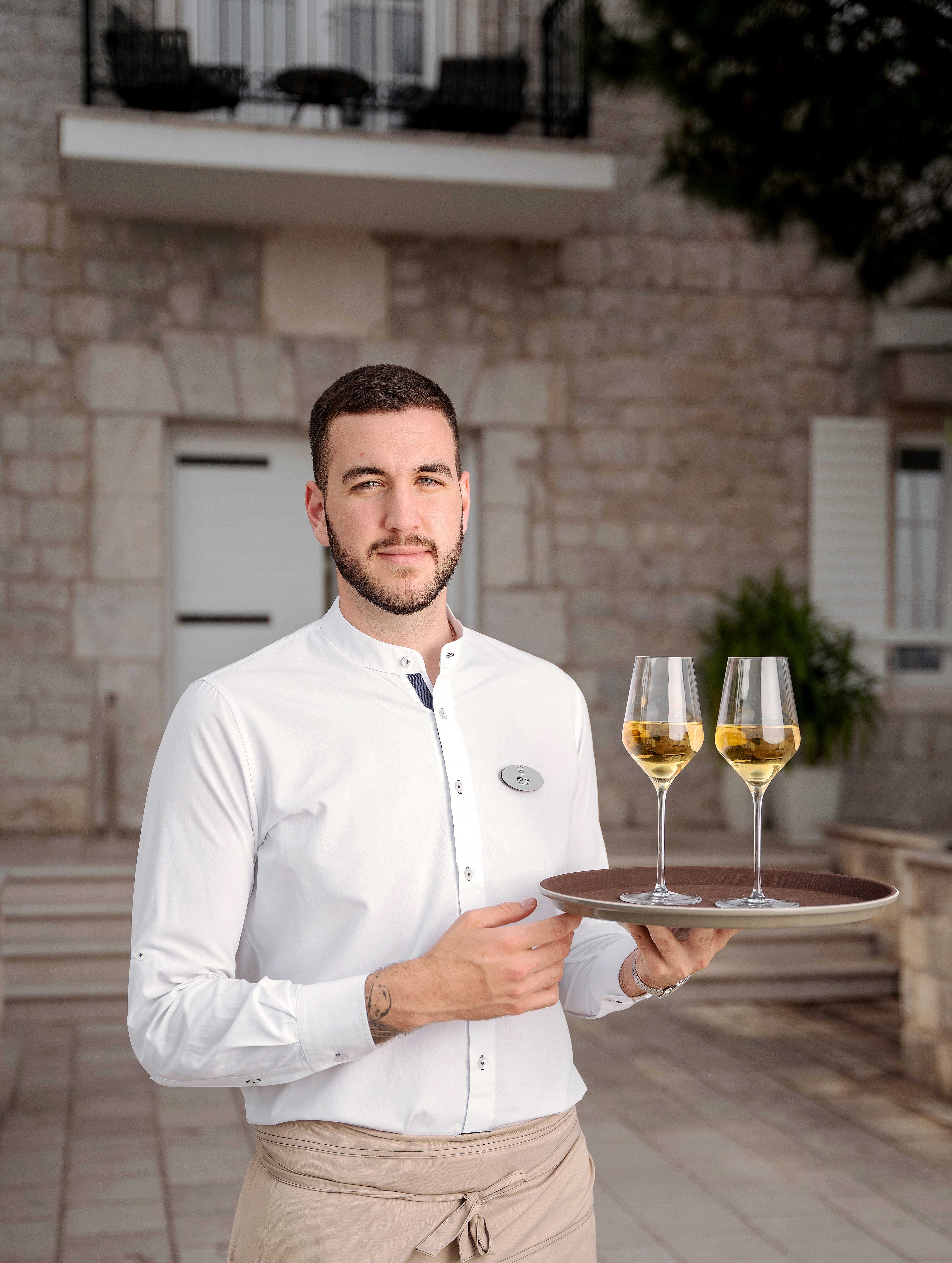Konobar/Waiter